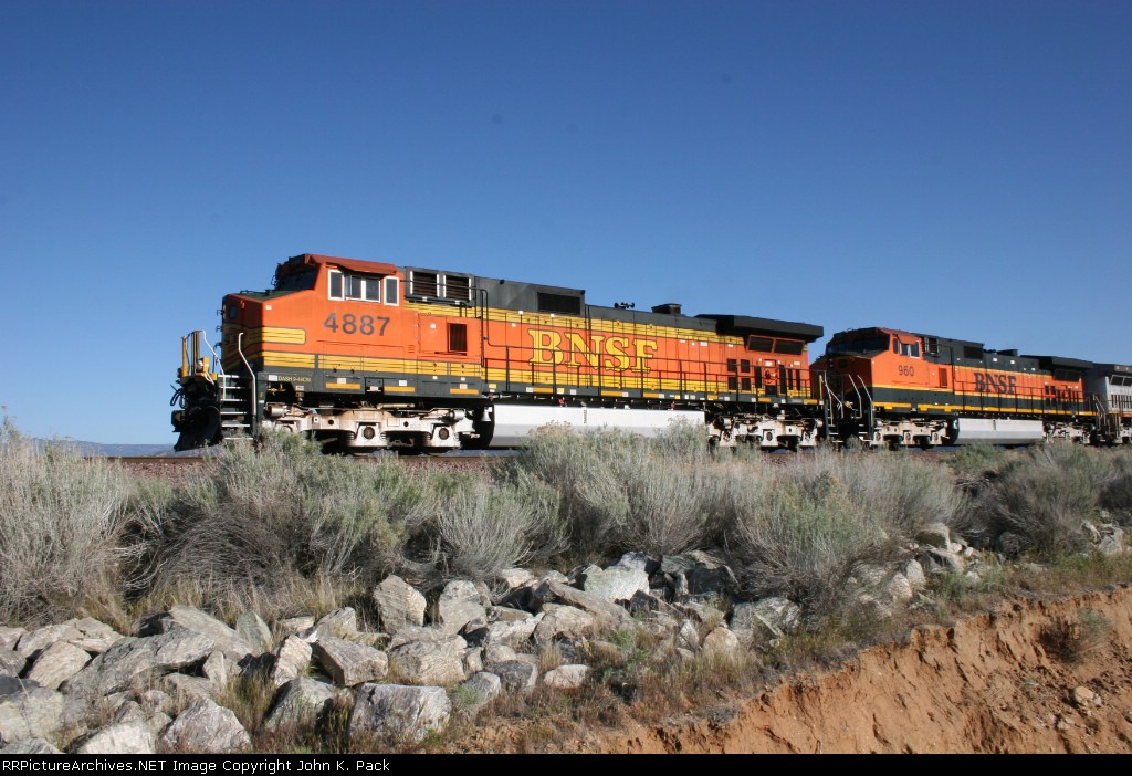 BNSF 4887